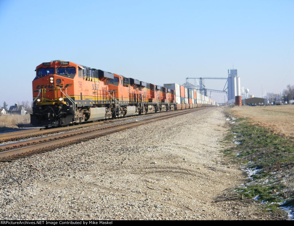 BNSF 7586
